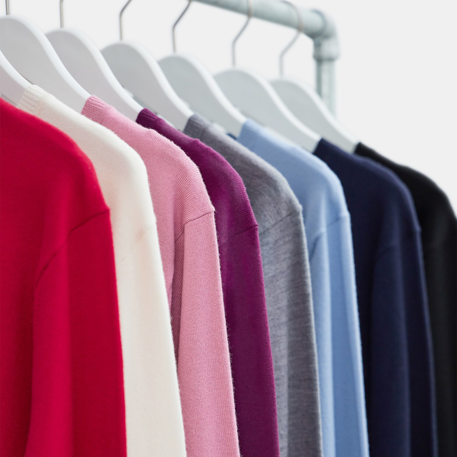 PLST(プラステ)公式｜上質さを身にまとう、心地よい秋。 エクストラファインメリノカーディガン｜公式オンラインストア（通販サイト）